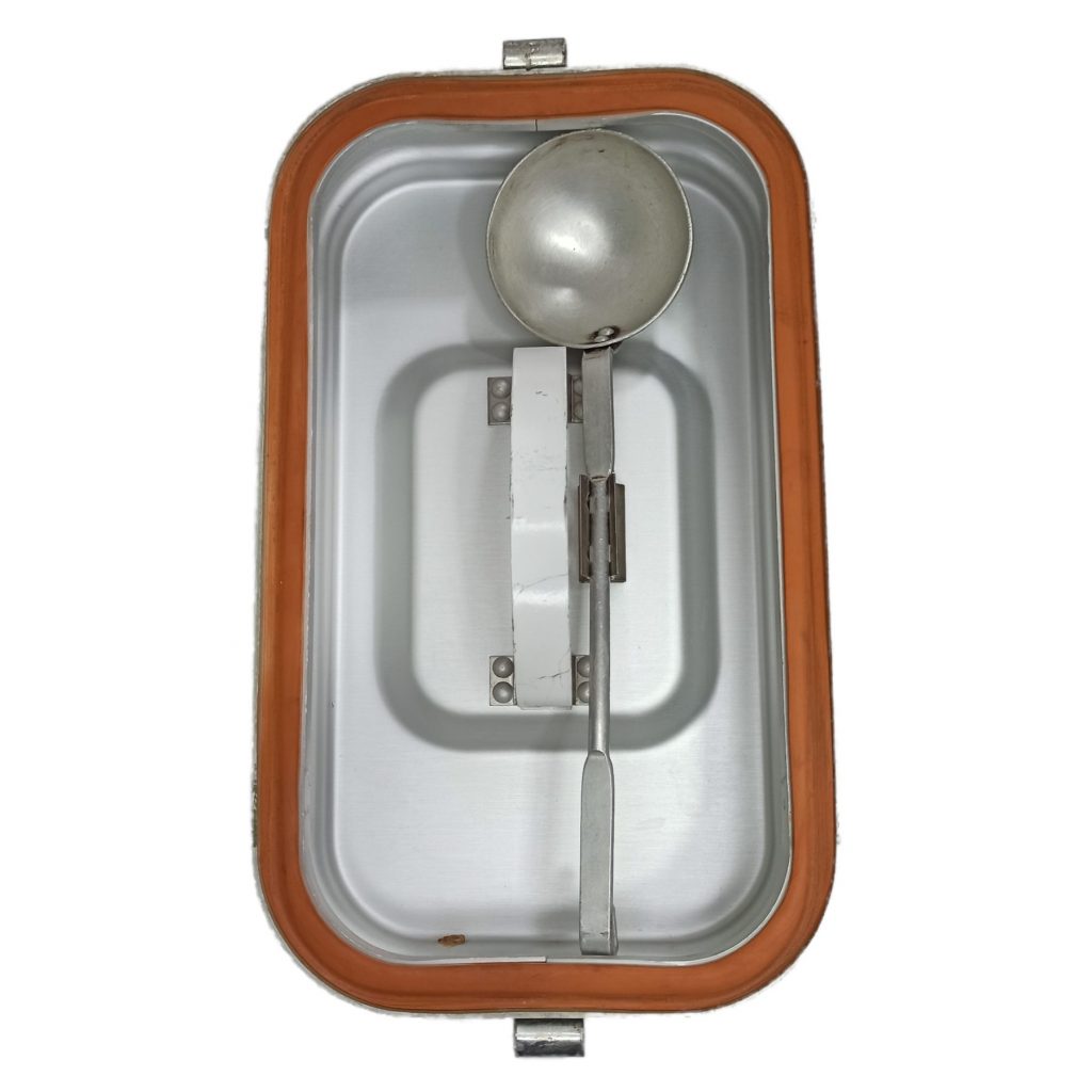 Vojna manjerka sa kutlačom 12 L - Army Shop M.M.O.C.